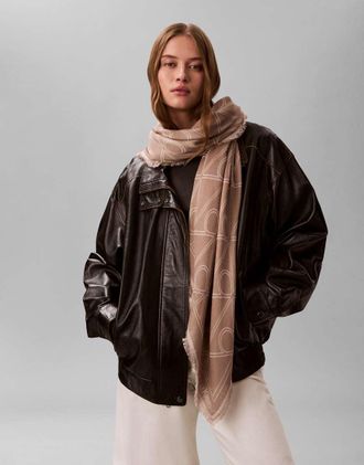 Calvin Klein Jeans - Quadratischer Schal in Hellbraun mit Logomuster-Brown