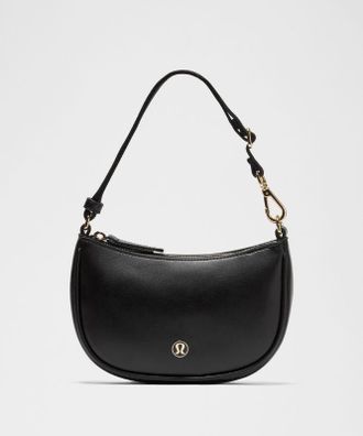 lululemon City Essentials Mini-Schultertasche aus einer geschmeidigen -Alternative in Black/Gold