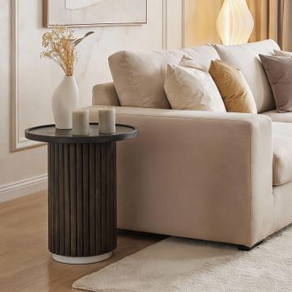 IDIMEX SARDA Couchtisch rund aus massivem Mangoholz, Braun/Wei&szlig; - Beistelltisch mit geriffeltem Sockel und Marmor Abschluss, Wohnzimmertisch mit nat&uuml;rlicher 