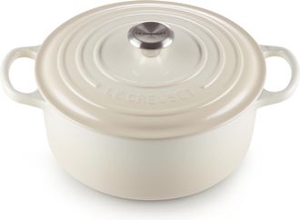 LE CREUSET Le Creuset Signature Gusseisen-Bräter mit Deckel, Ø 26 cm, Rund, Für alle Herdarten und Induktion geeignet, Volumen: 5,3 l, 5,135 kg, Meringue, 211772