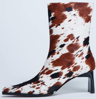 Topshop Nadie - Bottines en cuir véritable à pointe effilée effet poils de poney - Imprimé vache-Multicolore