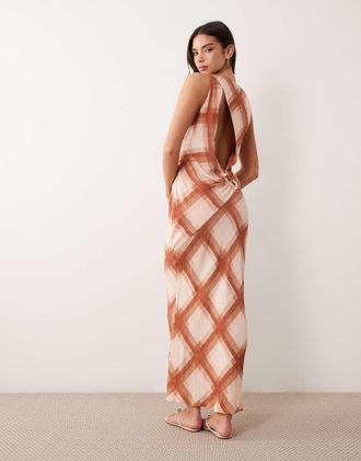 Asos Robe longue effet lin &agrave; carreaux avec d&eacute;tail drap&eacute; ouvert au dos-multicolore