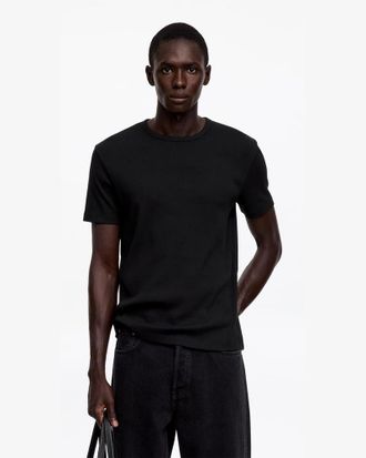 Arket K&ouml;rpernahes Geripptes T-Shirt -Schwarz