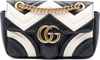 Gucci Hobo Bags - Small GG Marmont Matelasse Leather Shoulder Bag - Gr. unisize - in Schwarz - f&uuml;r Damen