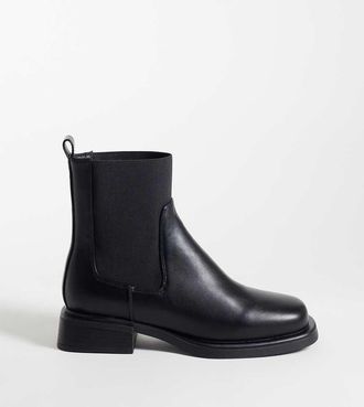 Simmi London Simmi London Wide Fit Schlupf-Stiefeletten in Schwarz