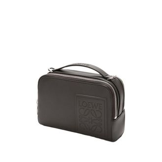 Loewe Mini Camera Crossbody en cuir de veau satin&eacute;