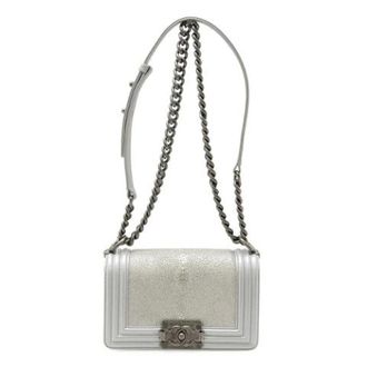 Chanel Sac bandouli&egrave;re Boy Galuchat cuir m&eacute;tallis&eacute; Pre-owned - Femme - Pre-owned - Gris - Taille: ONE Size
