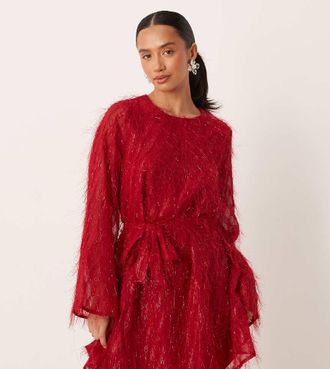 Vila VILA - Petite - Flauschiges, strukturiertes Minikleid in Rot mit Taillenschn&uuml;rung