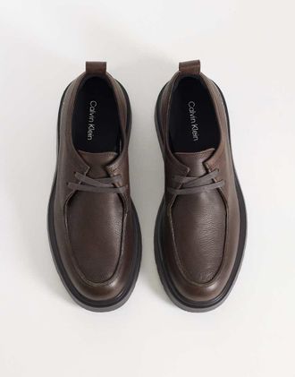 Calvin Klein chaussure &agrave; lacets style combat en cuir &agrave; bout rapport&eacute; marron chocolat