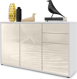 Vladon Sideboard Ben V3, Kommode mit 3 Türen und 2 Schubladen, Weiß matt/Creme Hochglanz (117 x 74 x 36 cm)