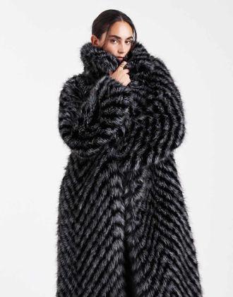 Asos Langer Car Coat aus Kunstpelz in Grau mit Chevron-Streifen-Bunt