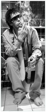 Wallario Wandbild aus Acryl, 50 x 125 cm, freischwebende Optik - Kloparty - Sexy Mann auf Toilette mit Zigarette SW