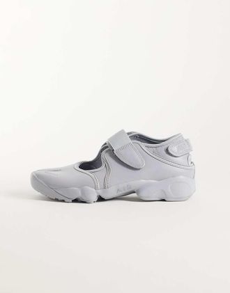 Nike Air Rift baskets en cuir gris