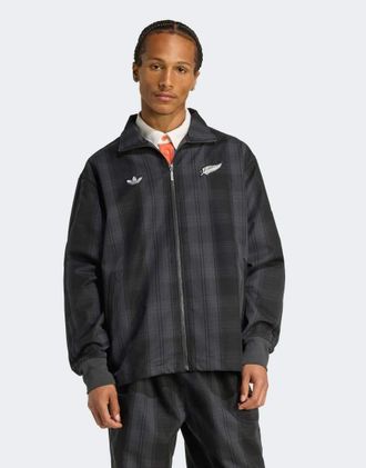 adidas Originals & All Blacks - Firebird - Trainingsjacke aus kariertem Webstoff in Grau