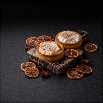 Wallario Sticker/Aufkleber f&uuml;r K&uuml;hlschrank/Geschirrsp&uuml;ler/K&uuml;chenschr&auml;nke, Selbstklebende Folie - 60 x 60 cm, Motiv: T&ouml;rtchen auf dunkler B&uuml;hne