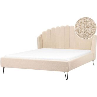 Beliani Polsterbett Beige Boucl&eacute; mit Lattenrost 180x200 cm Hohes Kopfteil Vertikale Steppung Muschel-Design Schlafzimmer Doppelbett Ohrenbett Modern
