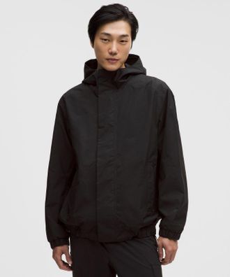 lululemon Veste imperm&eacute;able &agrave; ourlet ajustable pour Hommes - Taille S