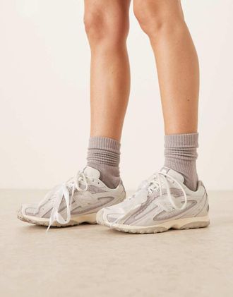 New Balance 204L - Sneaker in Flieder und Grau mit Bogenkante-Wei&szlig;