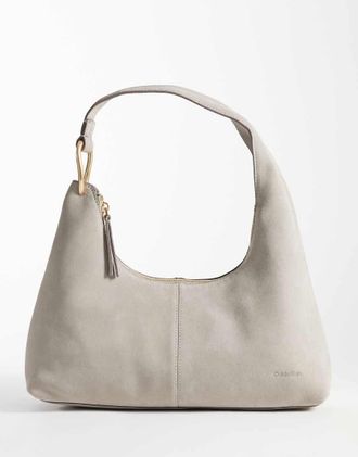Calvin Klein sac port&eacute; &eacute;paule souple en daim avec finitions dor&eacute;es beige-Gris