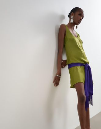 Topshop robe courte en satin &agrave; col rond d&eacute;gag&eacute;, taille basse et lien &agrave; franges, vert et violet-Neutre