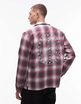 AllSaints Shams - Lang&auml;rmliges Hemd in rot kariert mit Grafik