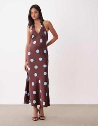 Nobody's Child Cali - Neckholder-Maxikleid f&uuml;r besondere Anl&auml;sse aus braunem Satin mit Polka Dots-Brown