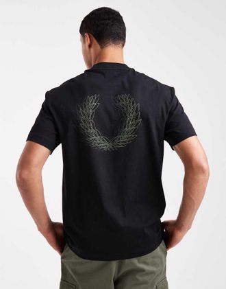 Fred Perry T-shirt avec logo brouillé imprimé au dos - Noir