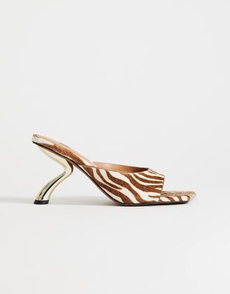Topshop Nicole - Echtleder-Pantoletten mit Fell-Finish, mittelhohem abgeschr&auml;gtem Absatz und Zebramuster-Mehrfarbig