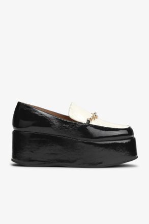 Ganni Loafers noires en Naplack avec chaîne papillon Blanc