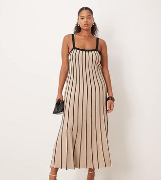 Pretty Lavish Curve Alyssia - Gestreiftes Midaxikleid in Beige-Neutral
