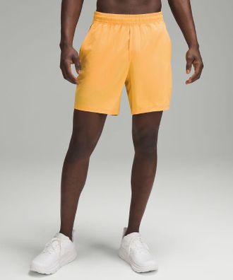 lululemon Short Pace Breaker non doubl&eacute; pour Hommes - 18 cm - Orange - Taille XL