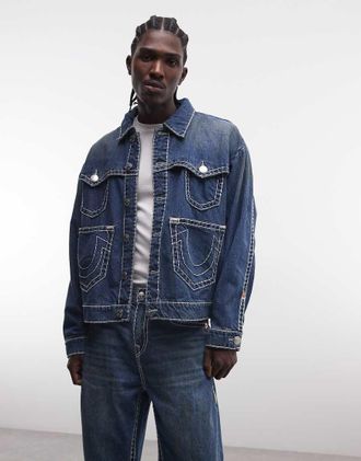 True Religion Super T - Veste en jean densemble &agrave; &eacute;paules tombantes et poches multiples - Bleu moyen d&eacute;lav&eacute;