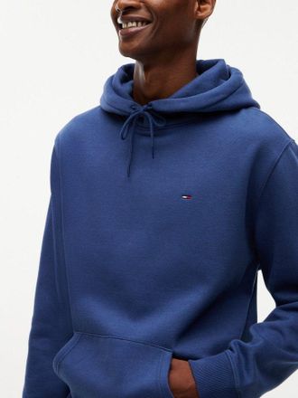 Tommy Jeans Hoodie TJM REGULAR FLAG mit bestickten Markenlogo auf Brusth&ouml;he