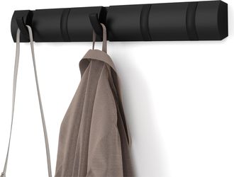 Umbra Flip 5 Garderobenhaken - Moderne, Schlichte und Platzsparende Garderobenleiste mit 5 Beweglichen Haken für Jacken, Mäntel, Schals, Handtaschen und Meh