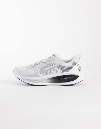 Nike Vomero 18 - Sneaker in Wei&szlig; und Silber