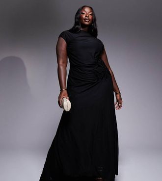 Asos Curve ASOS DESIGN Curve - Robe longue transparente avec fleurs appliqu&eacute;es et tra&icirc;ne - Noir