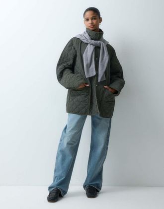 Arket Steppjacke mit Stehkragen in Olivgr&uuml;n