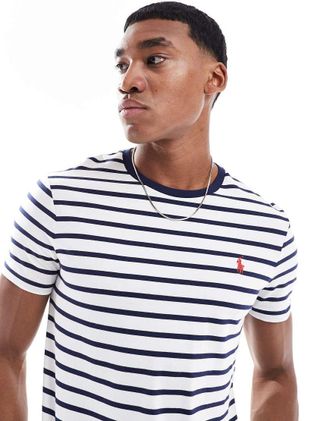 Polo Ralph Lauren T-Shirt mit kundenspezifischem Schnitt, Streifen in Wei&szlig; und Marineblau und Markenlogo