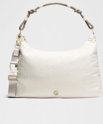 lululemon Wandelbare, raffbare Crossbody-Tasche Gro&szlig; 16 L - Gr&ouml;&szlig;e 6 l in Light Ivory/Warm Ash Grey