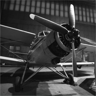 Wallario Sticker/Aufkleber f&uuml;r K&uuml;hlschrank/Geschirrsp&uuml;ler/K&uuml;chenschr&auml;nke, Selbstklebende Folie - 60 x 60 cm, Motiv: Klassiker der Luftfahrt