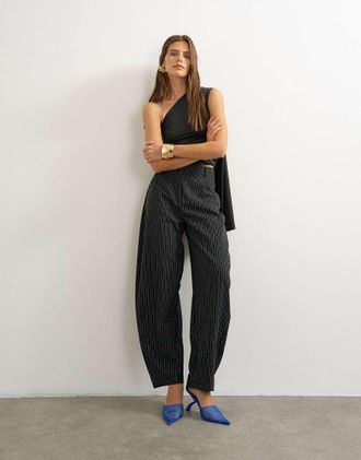 Topshop ensemble ray&eacute; pantalon ajust&eacute; &agrave; plis taille basse noir