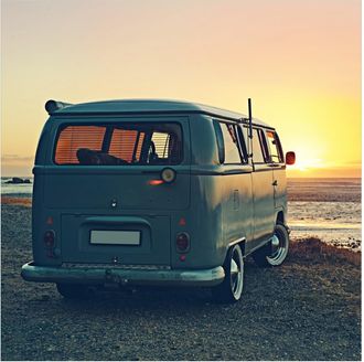 Wallario Sticker/Aufkleber f&uuml;r K&uuml;hlschrank/Geschirrsp&uuml;ler/K&uuml;chenschr&auml;nke, Selbstklebende Folie - 60 x 60 cm, Motiv: Roadtrip am Meer