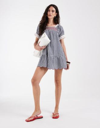 Neon Rose Babydoll-Kleid mit R&uuml;schen, eckigem Ausschnitt und blauem Vichy-Karo