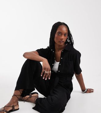 Only Tall Only Tall - Combinaison nou&eacute;e &agrave; la taille avec manches courtes - Noir