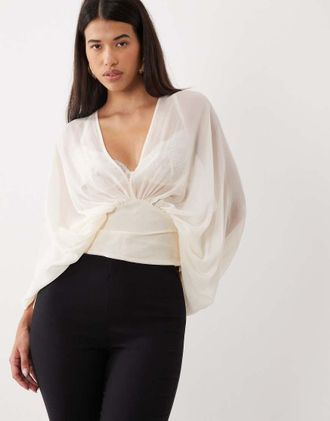 Asos Bluse mit Fledermaus&auml;rmeln aus Chiffon in Ecru-Wei&szlig;