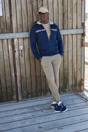 Bruno Banani Sweatjacke moderner Brustprint
