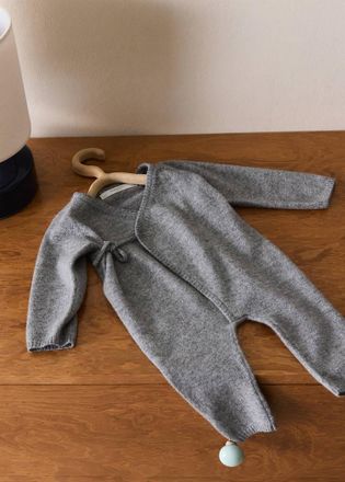 Mango Pyjama une pi&egrave;ce 100 % cachemire, coupe crois&eacute;e gris - Home - 3-6 mois - MANGO HOME