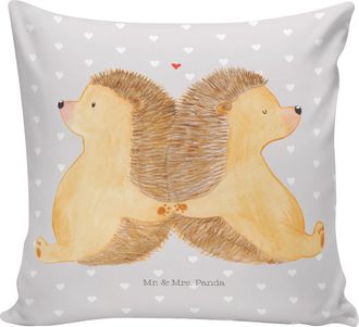 Mr. & Mrs. Panda 40x40 Kissen Igel h&auml;ndchenhaltend - Geschenk, Zierkissen, Freund, Ehemann, Igelliebe, Freundin, Lieblingsmensch, Liebesbotschaft