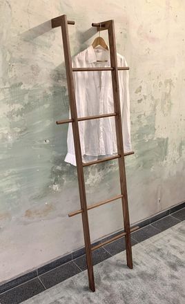 Tidyboy Kleiderleiter & Kleiderständer Holz, Handtuchleiter & Handtuchhalter aus Massivholz, Designer Holzleiter auch als Dekoleiter, Herrendiener oder Stumme