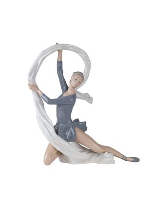 N&atilde;o Porcelain by Lladro Dancer with Veil 2000185